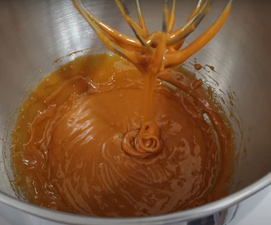 Εύκολο Γλυκάκι Καραμέλας με κρέμα