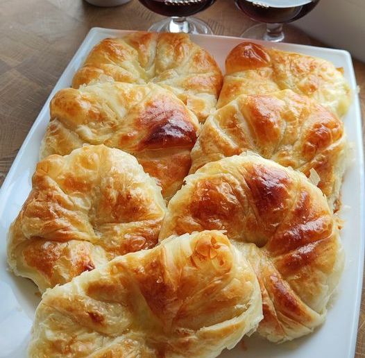 Συνταγή για τυλιχτές πίτες με τυρί και λάχανο