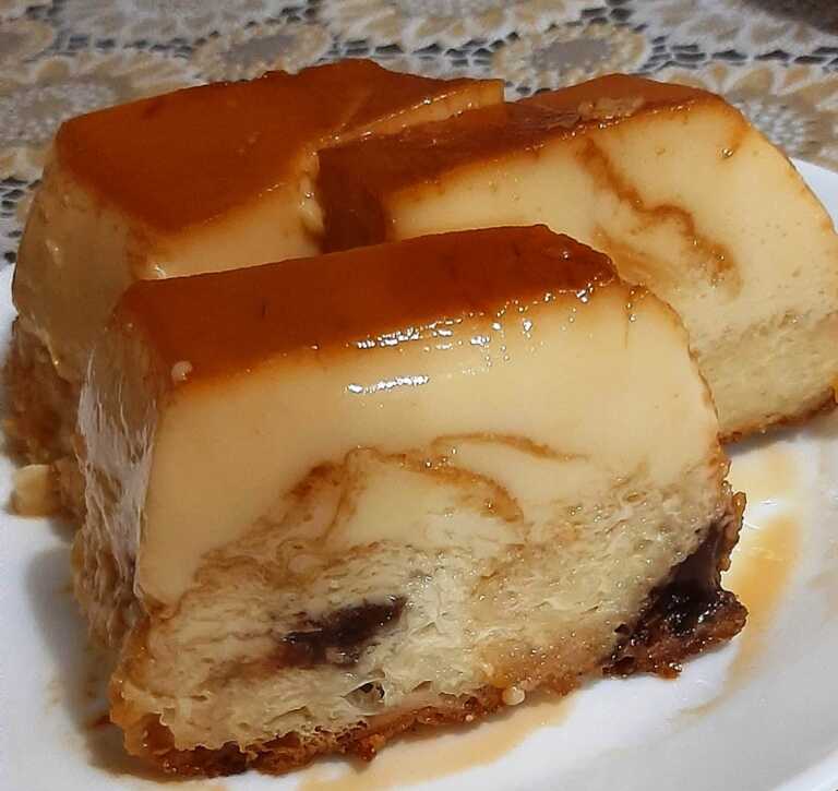 Κρέμα καραμελέ με κρουασάν σε φόρμα κέικ