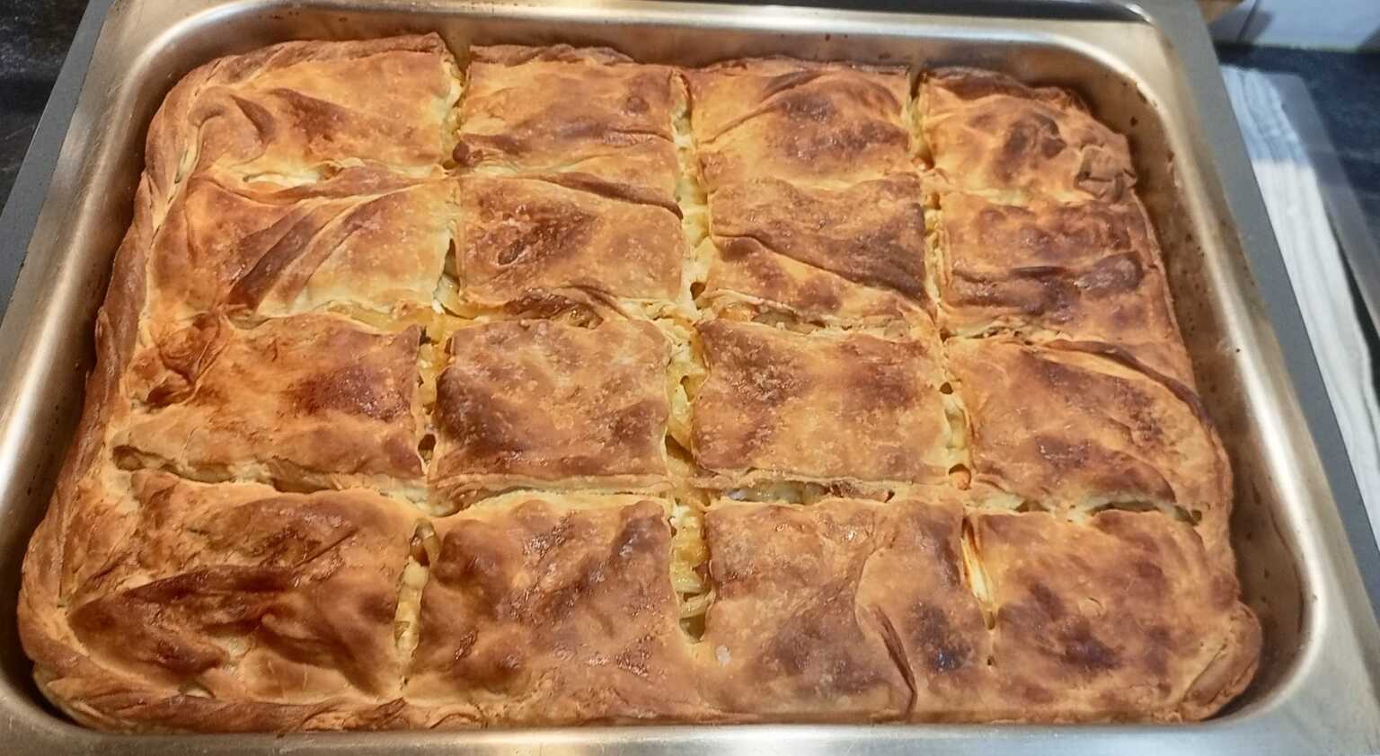 Μακαρονοπιτα με σπιτικό φύλλο