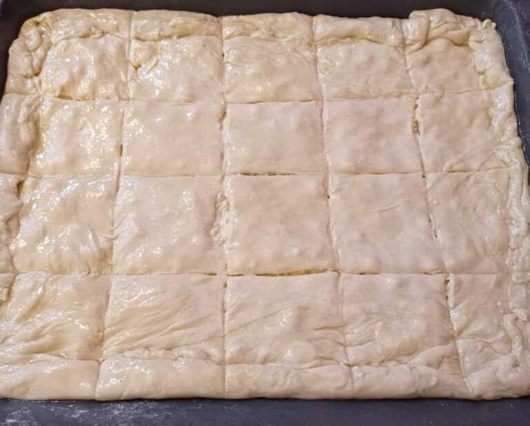 Τυρόπιτα με σπιτικό φύλλο - Χρυσό Σκουφάκι
